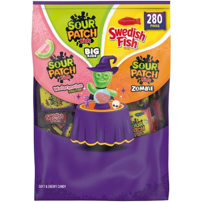 Sour Patch and Swedish Fish Halloween Candy Variety Pack, 280 pcs ...