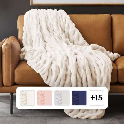 Member's Mark Luxury Faux Fur Throw 60" x 70", Assorted Colors - Sam's Club