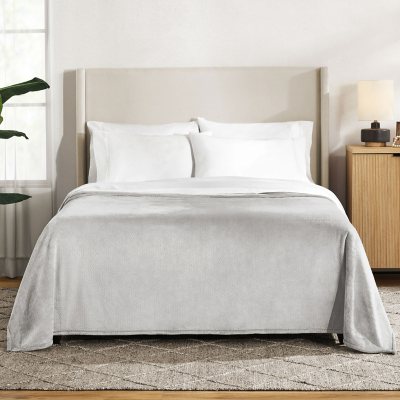 Click here for Members Mark Herringbone Velvet Plush Blanket (Ass... prices